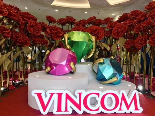 Vincom tôn vinh phụ nữ Việt Nam với kim cương và hoa hồng | Vietnam+ ...